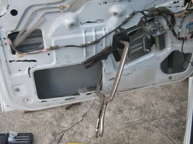 "Basics of Basics" Window regulator spring removal or installation ...